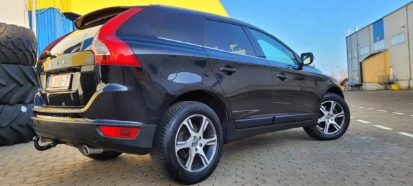 Black Volvo XC60 2011 in Riga, with an engine capacity of 2.40 L and mileage of 247 thousand km for 10200 €, photo 6 on AUTOMOTO.COM.LV