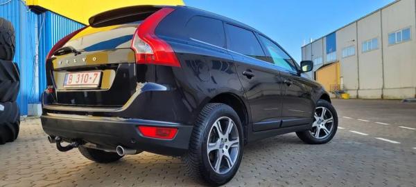 Black Volvo XC60 2011 in Riga, with an engine capacity of 2.40 L and mileage of 247 thousand km for 10200 €, photo 7 on AUTOMOTO.COM.LV
