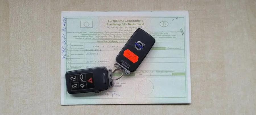 Black Volvo XC60 2011 in Riga, with an engine capacity of 2.40 L and mileage of 247 thousand km for 10200 €, photo 15 on AUTOMOTO.COM.LV