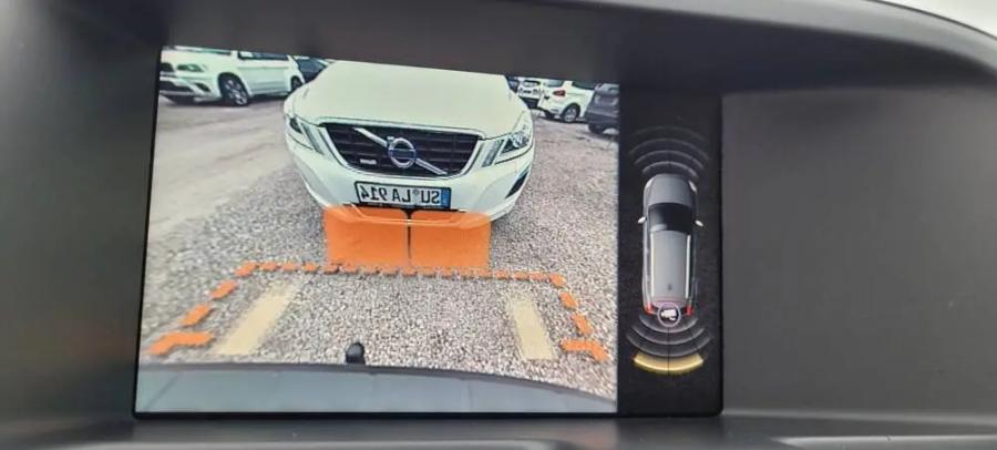 Black Volvo XC60 2011 in Riga, with an engine capacity of 2.40 L and mileage of 247 thousand km for 10200 €, photo 17 on AUTOMOTO.COM.LV
