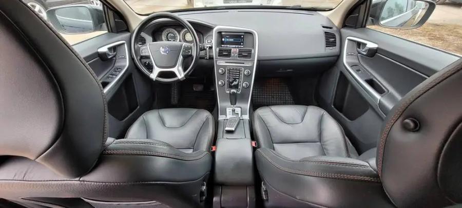 Black Volvo XC60 2011 in Riga, with an engine capacity of 2.40 L and mileage of 247 thousand km for 10200 €, photo 18 on AUTOMOTO.COM.LV