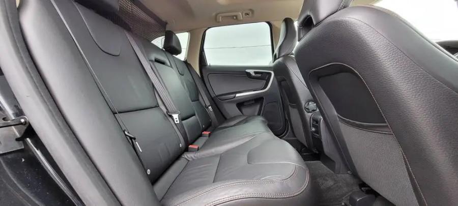Black Volvo XC60 2011 in Riga, with an engine capacity of 2.40 L and mileage of 247 thousand km for 10200 €, photo 21 on AUTOMOTO.COM.LV