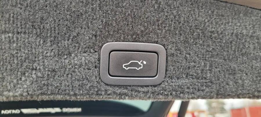 Black Volvo XC60 2011 in Riga, with an engine capacity of 2.40 L and mileage of 247 thousand km for 10200 €, photo 31 on AUTOMOTO.COM.LV