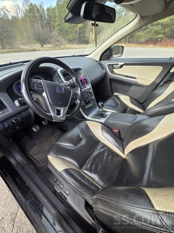 Melns Volvo XC60 2011 Jūrmala, ar dzinēja tilpumu 2.00 L un nobraukumu 252 tūkst. km par 6200 €, foto 5 vietnē AUTOMOTO.COM.LV