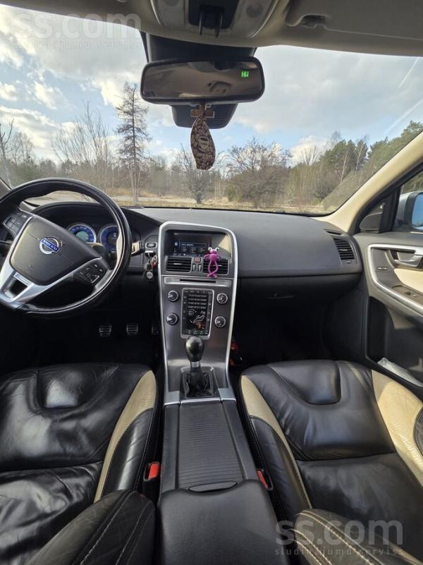 Melns Volvo XC60 2011 Jūrmala, ar dzinēja tilpumu 2.00 L un nobraukumu 252 tūkst. km par 6200 €, foto 7 vietnē AUTOMOTO.COM.LV