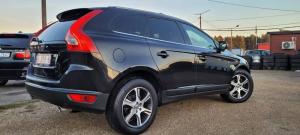 Black Volvo XC60 2011 in Riga, with an engine capacity of 2.40 L and mileage of 222 thousand km for 11900 €, photo 8 on AUTOMOTO.COM.LV