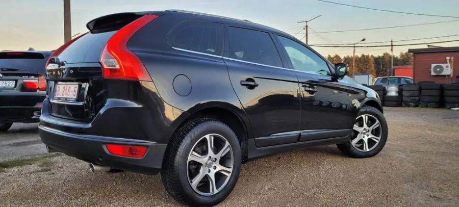 Black Volvo XC60 2011 in Riga, with an engine capacity of 2.40 L and mileage of 222 thousand km for 11900 €, photo 8 on AUTOMOTO.COM.LV