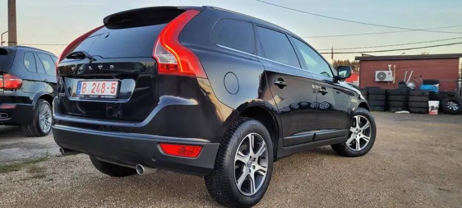 Black Volvo XC60 2011 in Riga, with an engine capacity of 2.40 L and mileage of 222 thousand km for 11900 €, photo 9 on AUTOMOTO.COM.LV