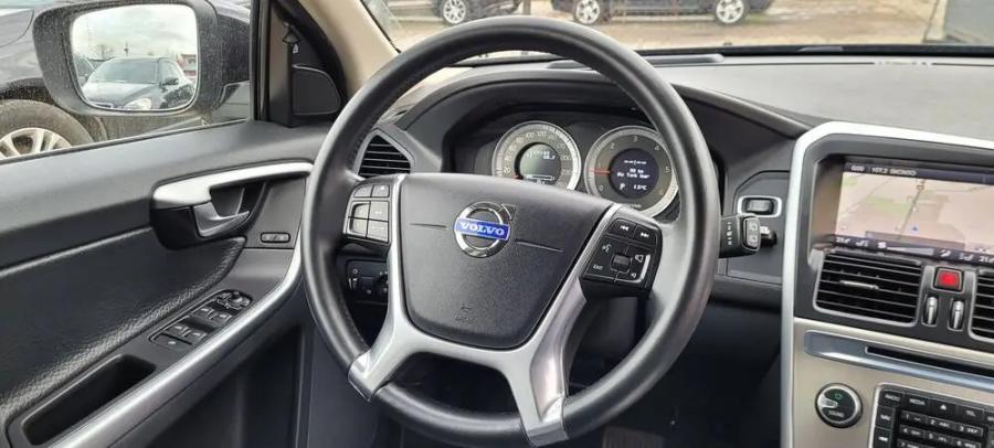Black Volvo XC60 2011 in Riga, with an engine capacity of 2.40 L and mileage of 222 thousand km for 11900 €, photo 33 on AUTOMOTO.COM.LV