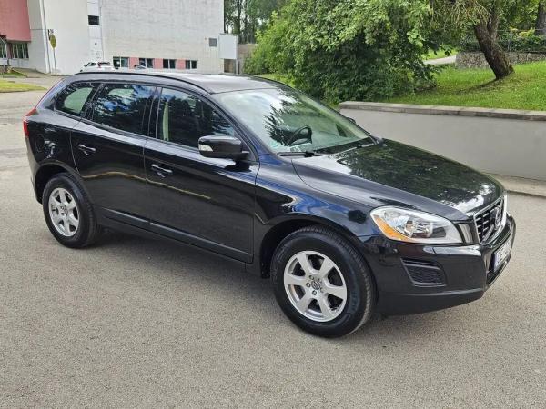 Melns Volvo XC60 2011 Jēkabpils, ar dzinēja tilpumu 2.40 L un nobraukumu 308 tūkst. km par 8400 €, foto 4 vietnē AUTOMOTO.COM.LV