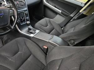 Melns Volvo XC60 2011 Jēkabpils, ar dzinēja tilpumu 2.40 L un nobraukumu 308 tūkst. km par 8400 €, foto 12 vietnē AUTOMOTO.COM.LV