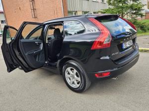 Melns Volvo XC60 2011 Jēkabpils, ar dzinēja tilpumu 2.40 L un nobraukumu 308 tūkst. km par 8400 €, foto 15 vietnē AUTOMOTO.COM.LV
