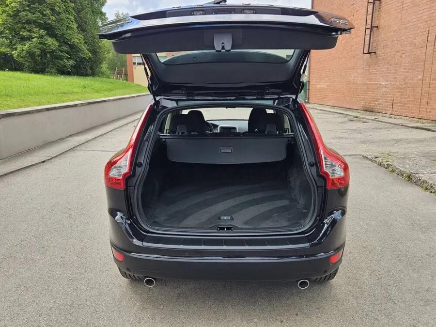 Melns Volvo XC60 2011 Jēkabpils, ar dzinēja tilpumu 2.40 L un nobraukumu 308 tūkst. km par 8400 €, foto 17 vietnē AUTOMOTO.COM.LV