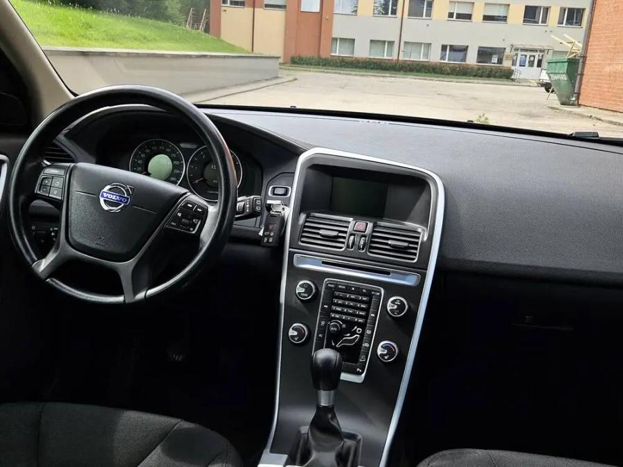 Melns Volvo XC60 2011 Jēkabpils, ar dzinēja tilpumu 2.40 L un nobraukumu 308 tūkst. km par 8400 €, foto 21 vietnē AUTOMOTO.COM.LV