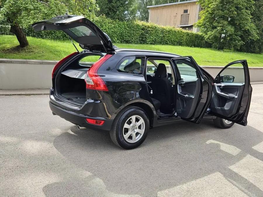 Melns Volvo XC60 2011 Jēkabpils, ar dzinēja tilpumu 2.40 L un nobraukumu 308 tūkst. km par 8400 €, foto 22 vietnē AUTOMOTO.COM.LV
