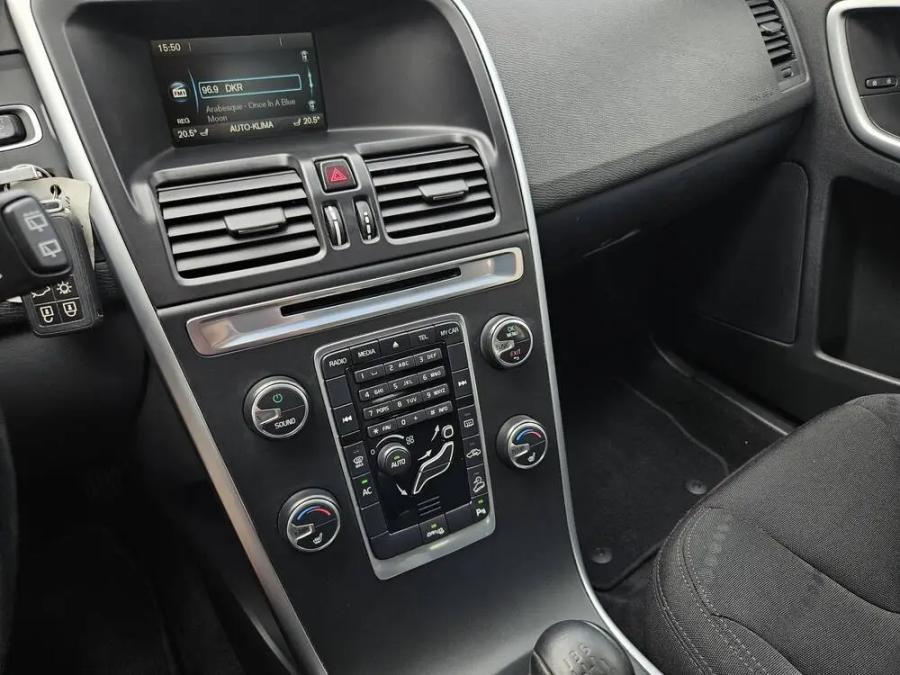 Melns Volvo XC60 2011 Jēkabpils, ar dzinēja tilpumu 2.40 L un nobraukumu 308 tūkst. km par 8400 €, foto 27 vietnē AUTOMOTO.COM.LV