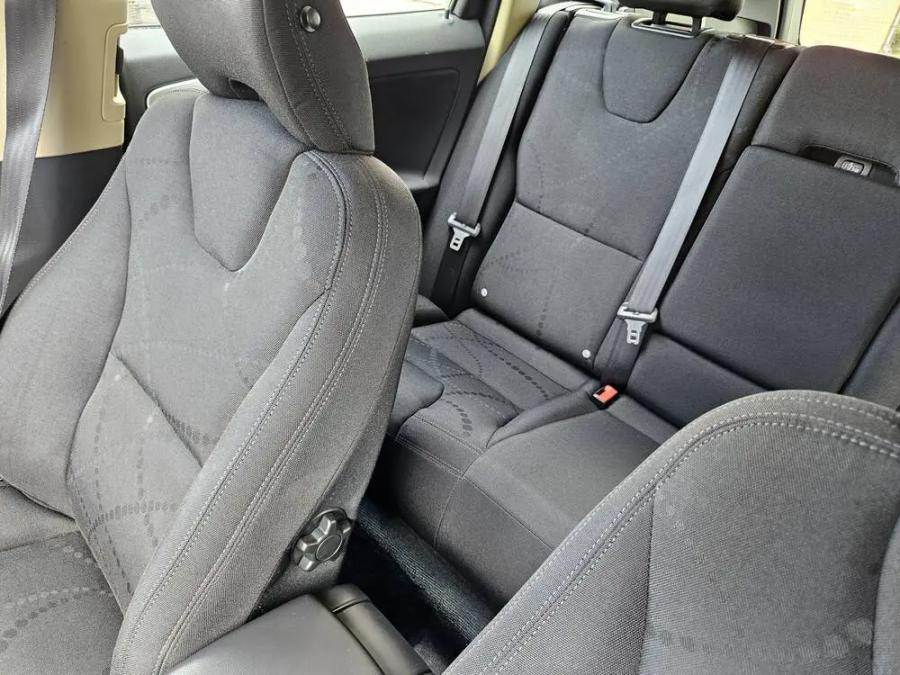 Melns Volvo XC60 2011 Jēkabpils, ar dzinēja tilpumu 2.40 L un nobraukumu 308 tūkst. km par 8400 €, foto 28 vietnē AUTOMOTO.COM.LV