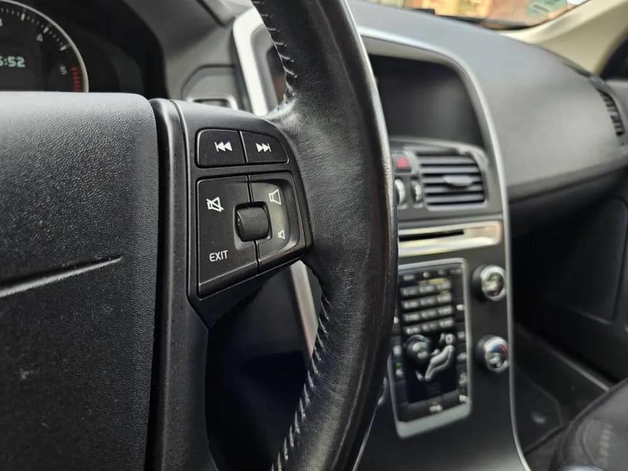 Melns Volvo XC60 2011 Jēkabpils, ar dzinēja tilpumu 2.40 L un nobraukumu 308 tūkst. km par 8400 €, foto 31 vietnē AUTOMOTO.COM.LV