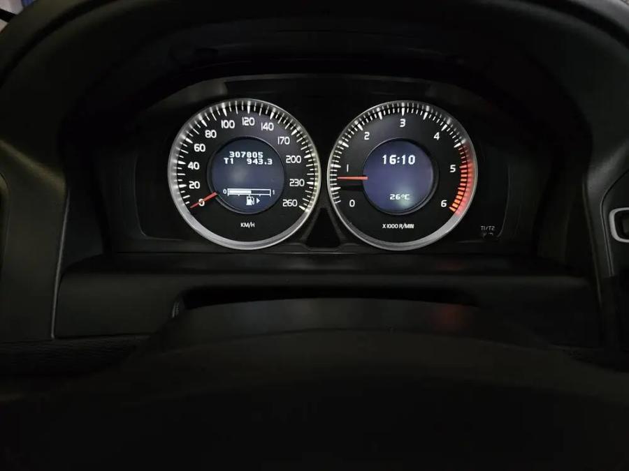 Melns Volvo XC60 2011 Jēkabpils, ar dzinēja tilpumu 2.40 L un nobraukumu 308 tūkst. km par 8400 €, foto 34 vietnē AUTOMOTO.COM.LV