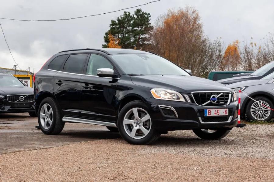 Melns Volvo XC60 2011 Rīga, ar dzinēja tilpumu 2.40 L un nobraukumu 222 tūkst. km par 10995 €, foto 1 vietnē AUTOMOTO.COM.LV