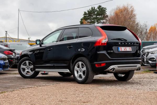 Melns Volvo XC60 2011 Rīga, ar dzinēja tilpumu 2.40 L un nobraukumu 222 tūkst. km par 10995 €, foto 2 vietnē AUTOMOTO.COM.LV