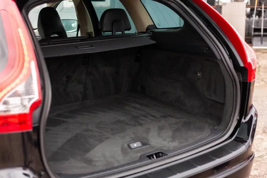 Melns Volvo XC60 2011 Rīga, ar dzinēja tilpumu 2.40 L un nobraukumu 222 tūkst. km par 10995 €, foto 7 vietnē AUTOMOTO.COM.LV