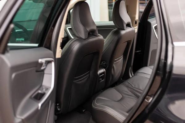Melns Volvo XC60 2011 Rīga, ar dzinēja tilpumu 2.40 L un nobraukumu 222 tūkst. km par 10995 €, foto 9 vietnē AUTOMOTO.COM.LV
