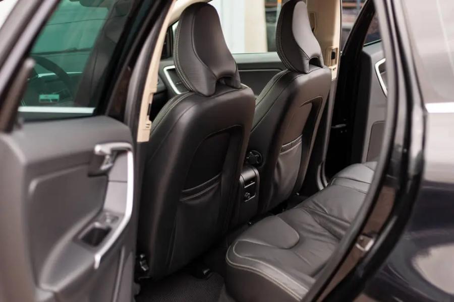 Melns Volvo XC60 2011 Rīga, ar dzinēja tilpumu 2.40 L un nobraukumu 222 tūkst. km par 10995 €, foto 10 vietnē AUTOMOTO.COM.LV