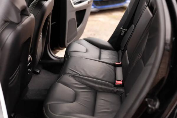 Melns Volvo XC60 2011 Rīga, ar dzinēja tilpumu 2.40 L un nobraukumu 222 tūkst. km par 10995 €, foto 10 vietnē AUTOMOTO.COM.LV