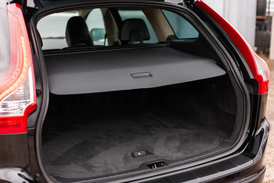 Melns Volvo XC60 2011 Rīga, ar dzinēja tilpumu 2.40 L un nobraukumu 222 tūkst. km par 10995 €, foto 12 vietnē AUTOMOTO.COM.LV
