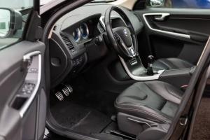 Melns Volvo XC60 2011 Rīga, ar dzinēja tilpumu 2.40 L un nobraukumu 222 tūkst. km par 10995 €, foto 15 vietnē AUTOMOTO.COM.LV