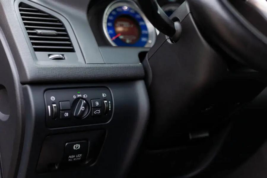 Melns Volvo XC60 2011 Rīga, ar dzinēja tilpumu 2.40 L un nobraukumu 222 tūkst. km par 10995 €, foto 17 vietnē AUTOMOTO.COM.LV