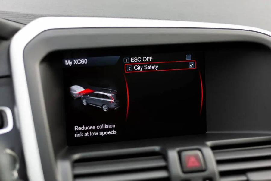 Melns Volvo XC60 2011 Rīga, ar dzinēja tilpumu 2.40 L un nobraukumu 222 tūkst. km par 10995 €, foto 26 vietnē AUTOMOTO.COM.LV