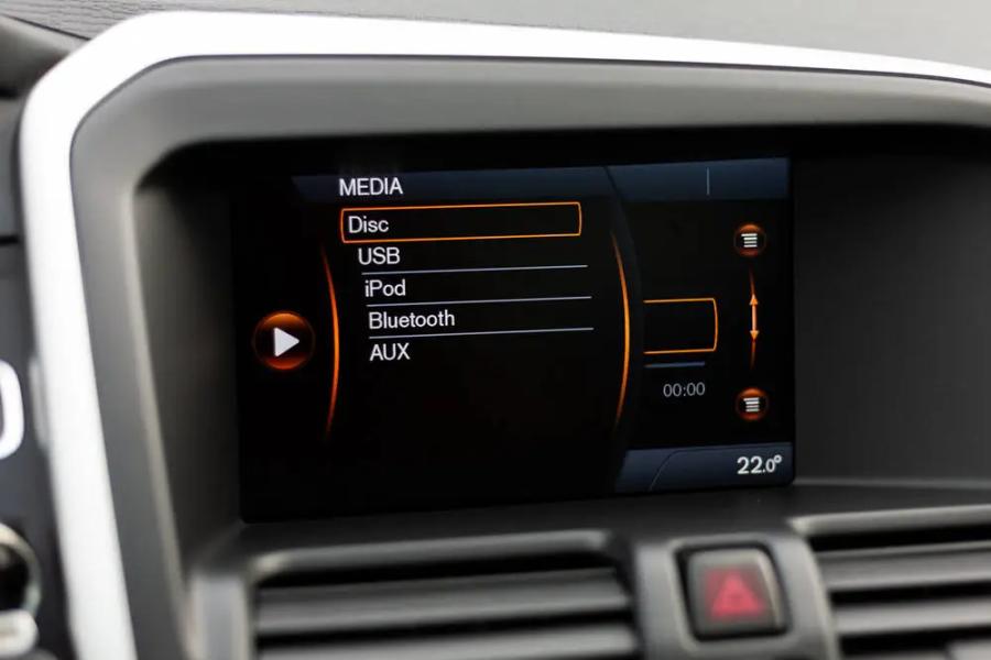 Melns Volvo XC60 2011 Rīga, ar dzinēja tilpumu 2.40 L un nobraukumu 222 tūkst. km par 10995 €, foto 28 vietnē AUTOMOTO.COM.LV