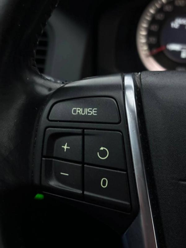 Melns Volvo XC60 2011 Rīga, ar dzinēja tilpumu 2.40 L un nobraukumu 266 tūkst. km par 9399 €, foto 3 vietnē AUTOMOTO.COM.LV
