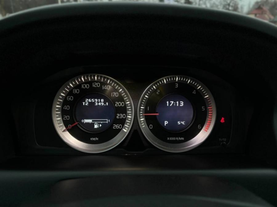 Black Volvo XC60 2011 in Riga, with an engine capacity of 2.40 L and mileage of 266 thousand km for 9399 €, photo 7 on AUTOMOTO.COM.LV