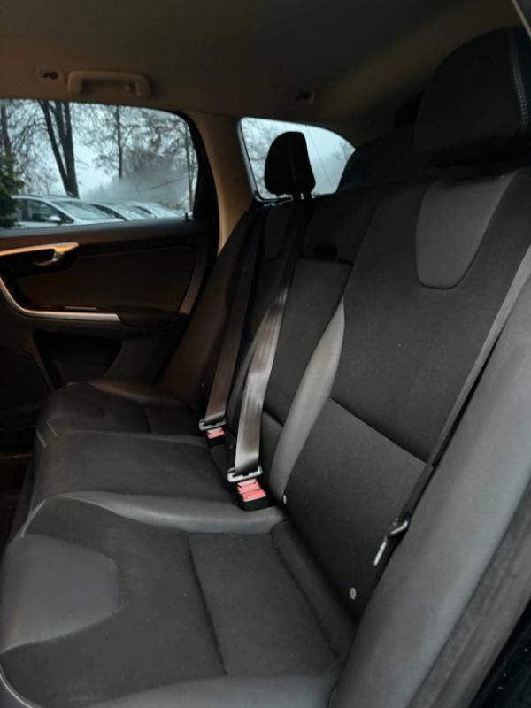 Melns Volvo XC60 2011 Rīga, ar dzinēja tilpumu 2.40 L un nobraukumu 266 tūkst. km par 9399 €, foto 9 vietnē AUTOMOTO.COM.LV
