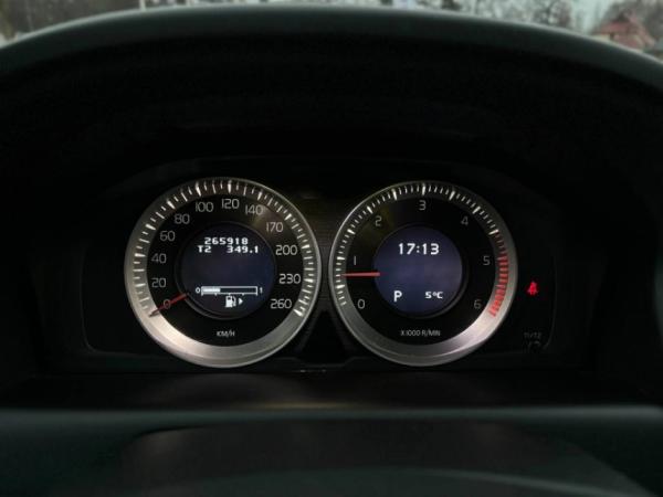 Melns Volvo XC60 2011 Rīga, ar dzinēja tilpumu 2.40 L un nobraukumu 266 tūkst. km par 9399 €, foto 10 vietnē AUTOMOTO.COM.LV