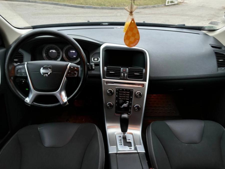 Black Volvo XC60 2011 in Riga, with an engine capacity of 2.40 L and mileage of 266 thousand km for 9399 €, photo 19 on AUTOMOTO.COM.LV