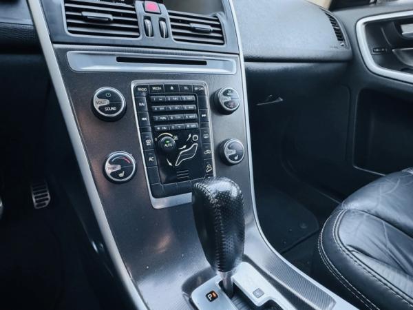 Melns Volvo XC60 2011 Rīga, ar dzinēja tilpumu 2.40 L un nobraukumu 266 tūkst. km par 10900 €, foto 7 vietnē AUTOMOTO.COM.LV