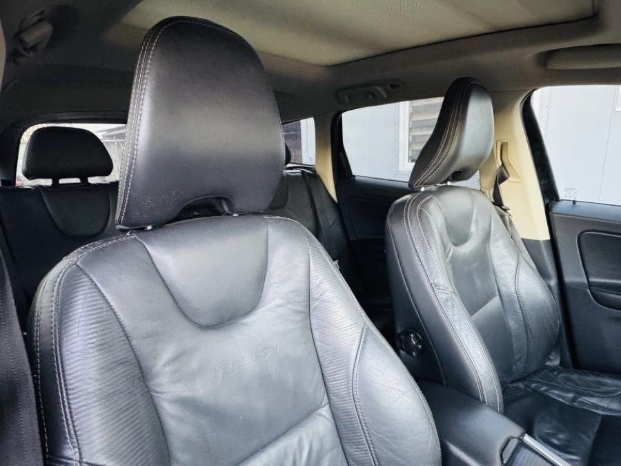 Melns Volvo XC60 2011 Rīga, ar dzinēja tilpumu 2.40 L un nobraukumu 266 tūkst. km par 10900 €, foto 10 vietnē AUTOMOTO.COM.LV