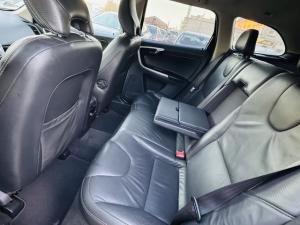 Melns Volvo XC60 2011 Rīga, ar dzinēja tilpumu 2.40 L un nobraukumu 266 tūkst. km par 10900 €, foto 17 vietnē AUTOMOTO.COM.LV