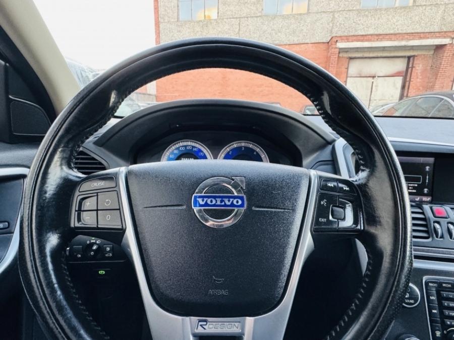 Melns Volvo XC60 2011 Rīga, ar dzinēja tilpumu 2.40 L un nobraukumu 266 tūkst. km par 10900 €, foto 19 vietnē AUTOMOTO.COM.LV