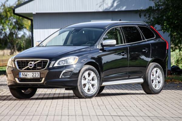 Melns Volvo XC60 2011 Rīga, ar dzinēja tilpumu 2.40 L un nobraukumu 245 tūkst. km par 9790 €, foto 1 vietnē AUTOMOTO.COM.LV