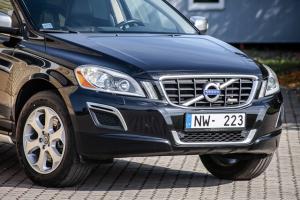 Black Volvo XC60 2011 in Riga, with an engine capacity of 2.40 L and mileage of 245 thousand km for 9790 €, photo 5 on AUTOMOTO.COM.LV