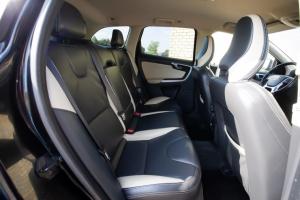Black Volvo XC60 2011 in Riga, with an engine capacity of 2.40 L and mileage of 245 thousand km for 9790 €, photo 10 on AUTOMOTO.COM.LV