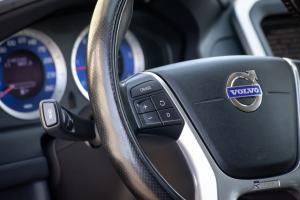 Black Volvo XC60 2011 in Riga, with an engine capacity of 2.40 L and mileage of 245 thousand km for 9790 €, photo 15 on AUTOMOTO.COM.LV