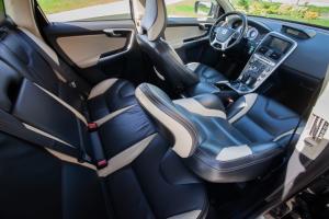 Black Volvo XC60 2011 in Riga, with an engine capacity of 2.40 L and mileage of 245 thousand km for 9790 €, photo 19 on AUTOMOTO.COM.LV
