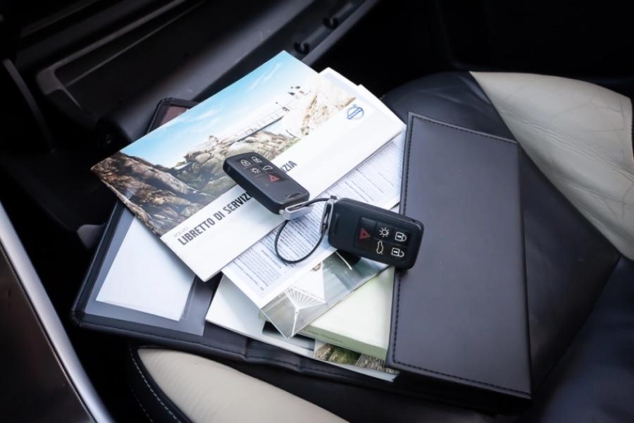 Black Volvo XC60 2011 in Riga, with an engine capacity of 2.40 L and mileage of 245 thousand km for 9790 €, photo 27 on AUTOMOTO.COM.LV