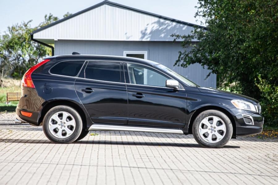 Black Volvo XC60 2011 in Riga, with an engine capacity of 2.40 L and mileage of 245 thousand km for 9790 €, photo 29 on AUTOMOTO.COM.LV